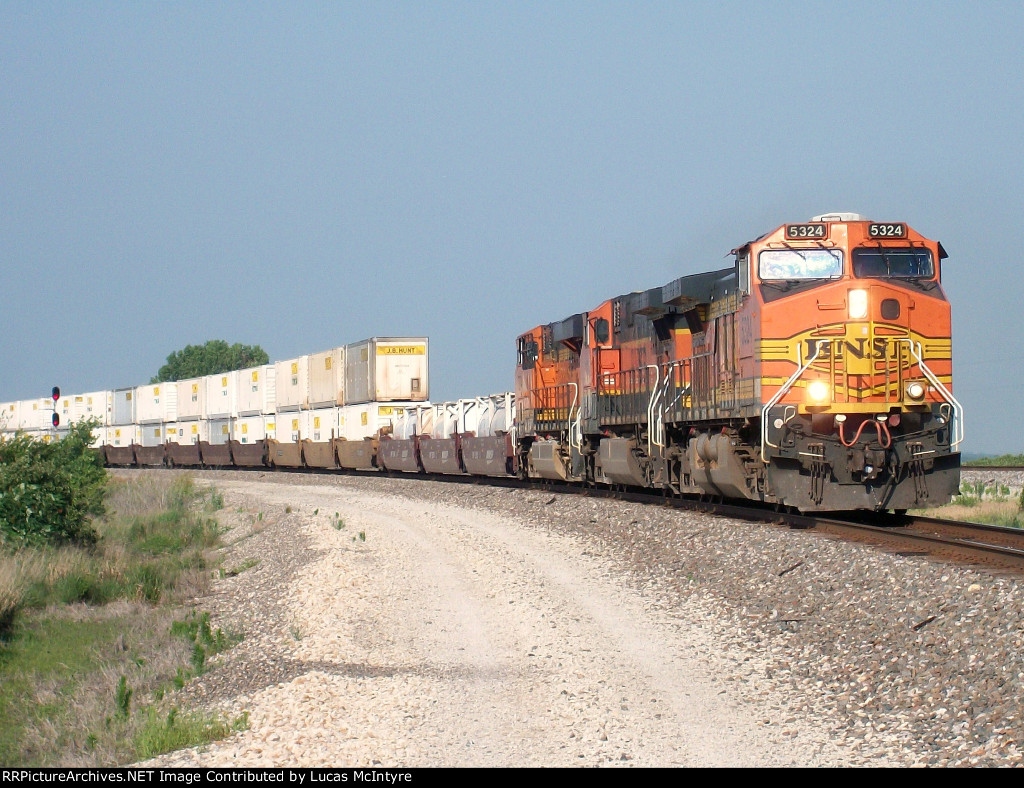 BNSF 5324 eastbound BNSF intermodal train